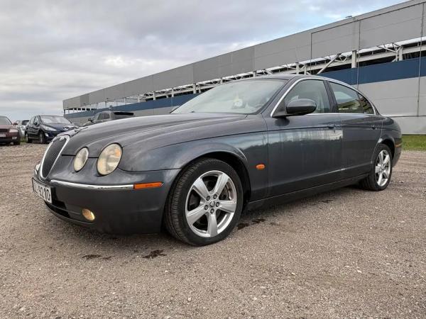 Grey Jaguar S-Type 2004 in Daugavpils, with an engine capacity of 2.70 L and mileage of 348 thousand km for 2950 €, photo 1 on AUTOMOTO.COM.LV