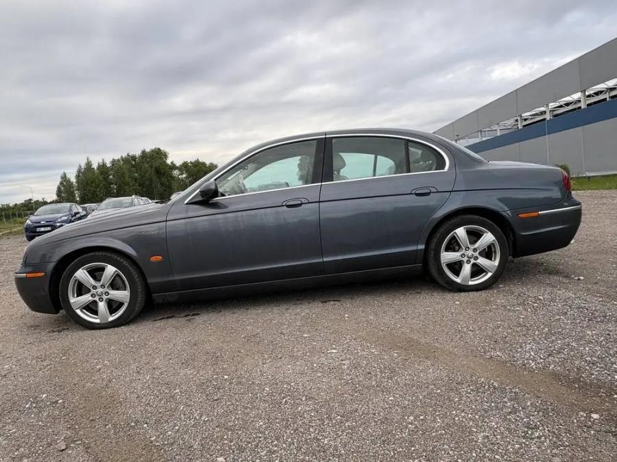 Grey Jaguar S-Type 2004 in Daugavpils, with an engine capacity of 2.70 L and mileage of 348 thousand km for 2950 €, photo 3 on AUTOMOTO.COM.LV