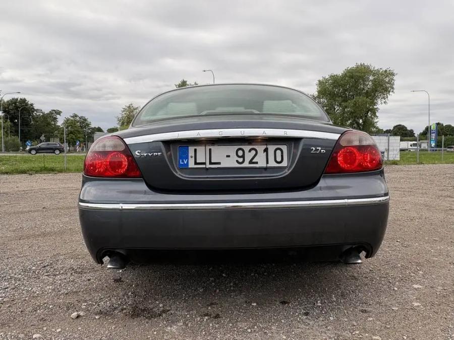 Grey Jaguar S-Type 2004 in Daugavpils, with an engine capacity of 2.70 L and mileage of 348 thousand km for 2950 €, photo 5 on AUTOMOTO.COM.LV