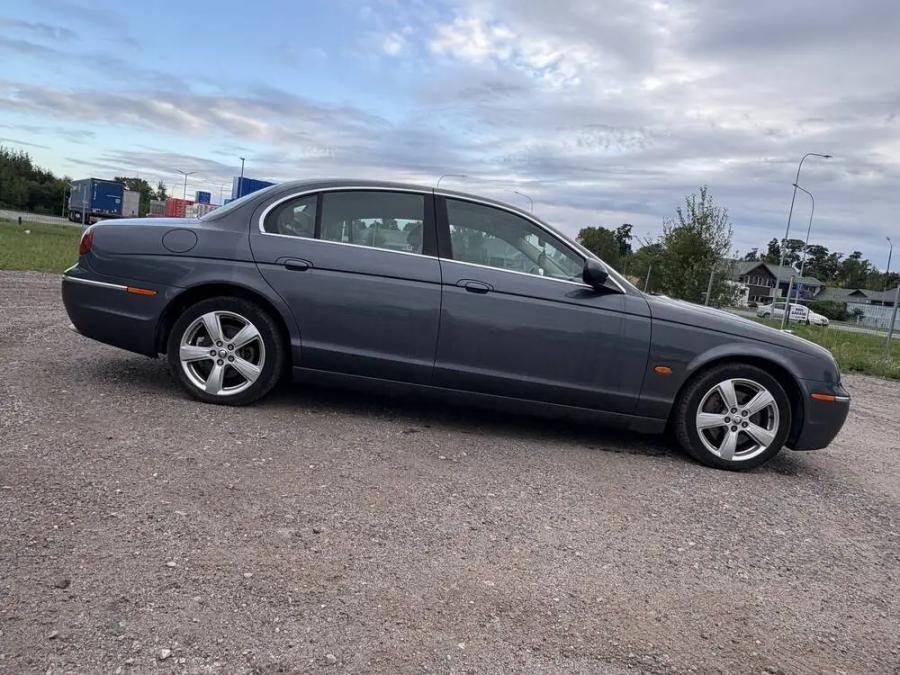 Grey Jaguar S-Type 2004 in Daugavpils, with an engine capacity of 2.70 L and mileage of 348 thousand km for 2950 €, photo 7 on AUTOMOTO.COM.LV