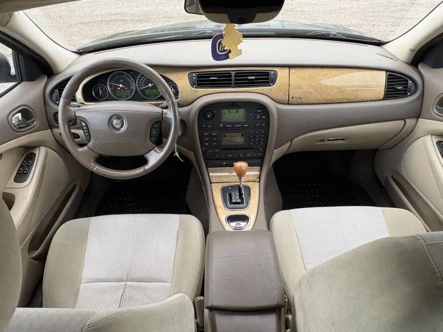 Grey Jaguar S-Type 2004 in Daugavpils, with an engine capacity of 2.70 L and mileage of 348 thousand km for 2950 €, photo 10 on AUTOMOTO.COM.LV