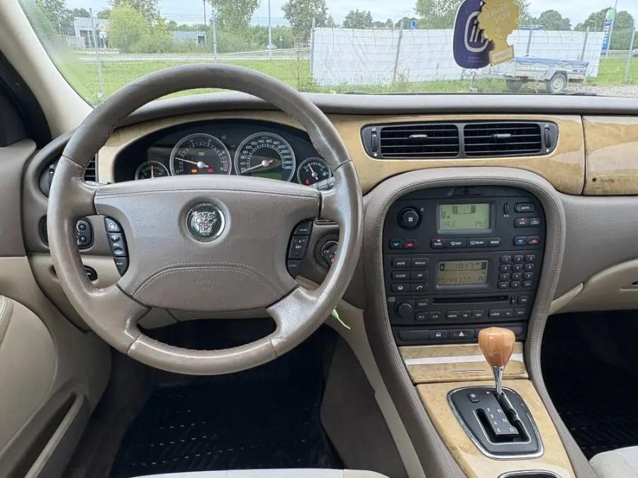 Grey Jaguar S-Type 2004 in Daugavpils, with an engine capacity of 2.70 L and mileage of 348 thousand km for 2950 €, photo 11 on AUTOMOTO.COM.LV