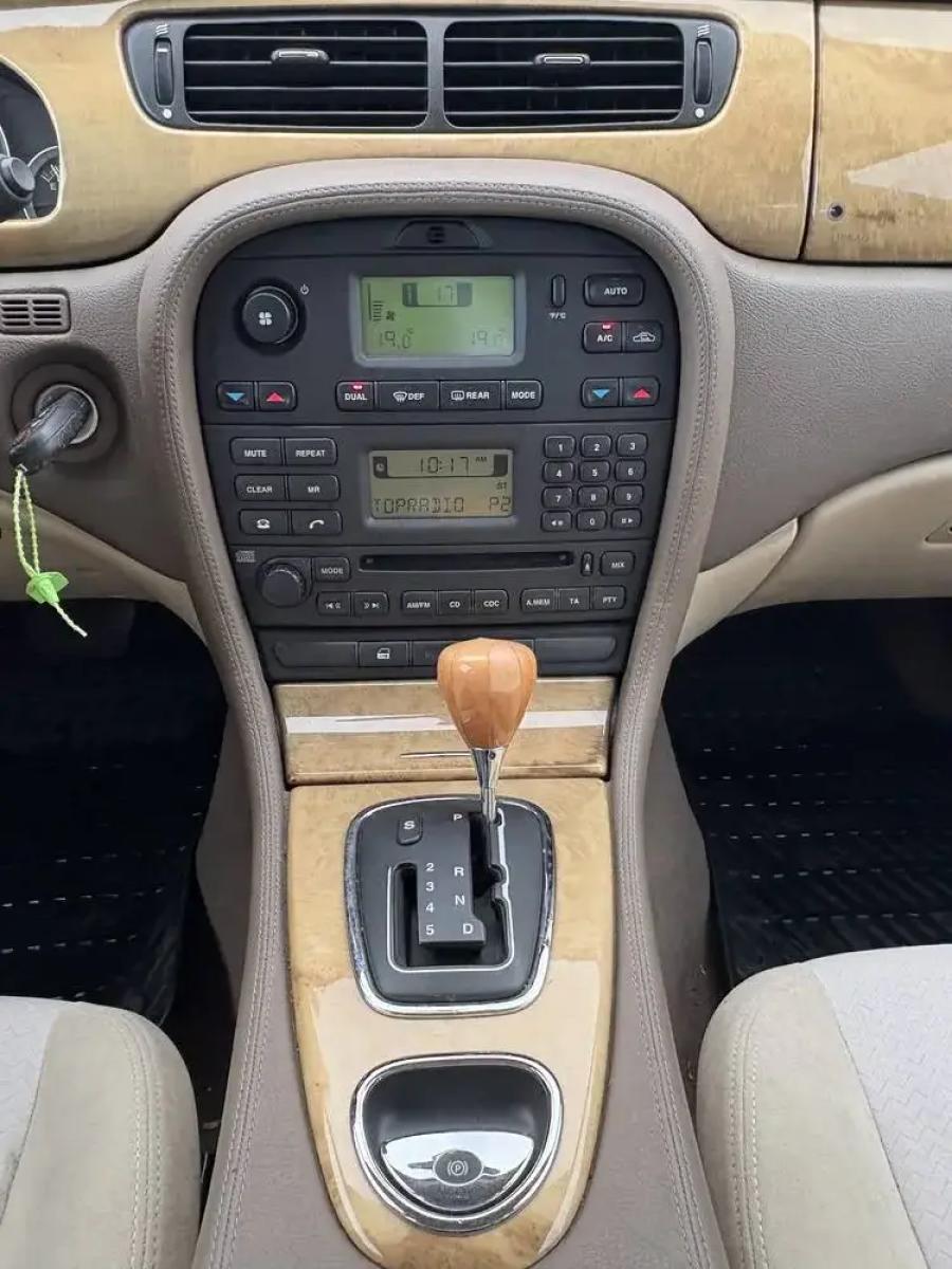 Grey Jaguar S-Type 2004 in Daugavpils, with an engine capacity of 2.70 L and mileage of 348 thousand km for 2950 €, photo 12 on AUTOMOTO.COM.LV