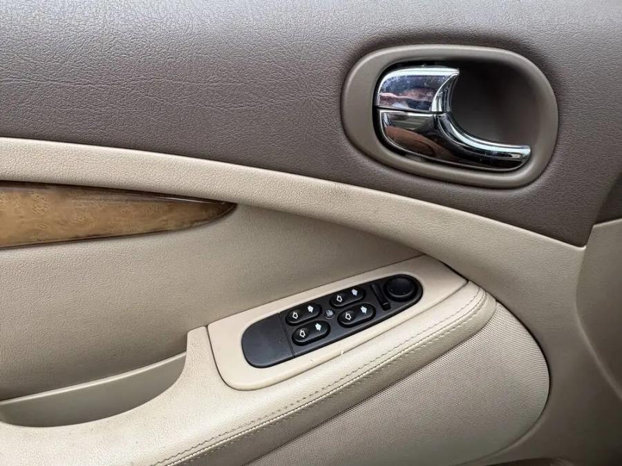 Grey Jaguar S-Type 2004 in Daugavpils, with an engine capacity of 2.70 L and mileage of 348 thousand km for 2950 €, photo 19 on AUTOMOTO.COM.LV