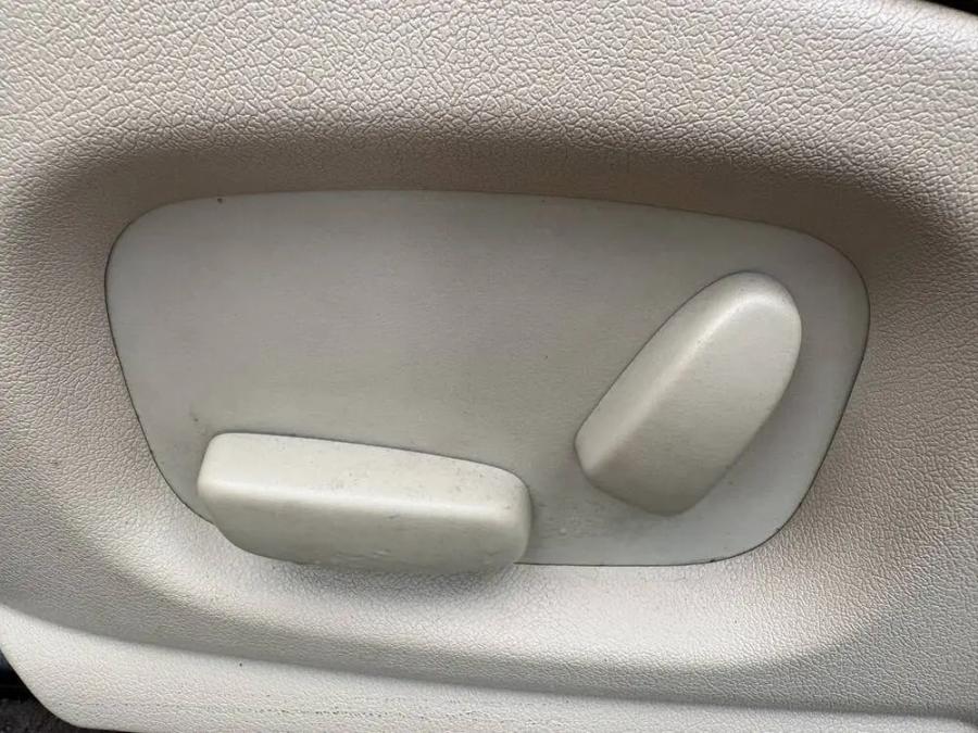 Grey Jaguar S-Type 2004 in Daugavpils, with an engine capacity of 2.70 L and mileage of 348 thousand km for 2950 €, photo 21 on AUTOMOTO.COM.LV