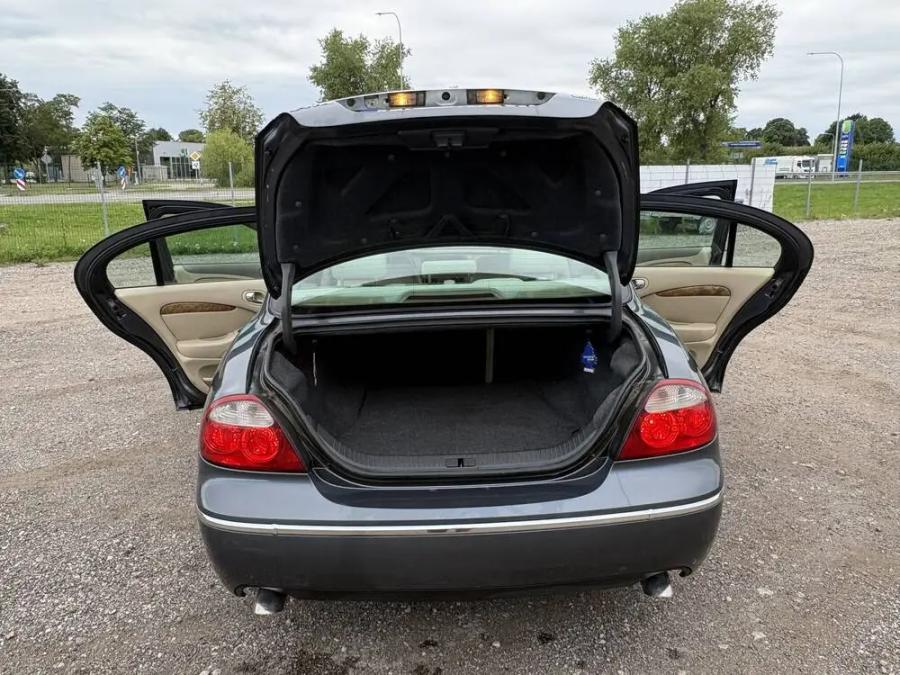 Grey Jaguar S-Type 2004 in Daugavpils, with an engine capacity of 2.70 L and mileage of 348 thousand km for 2950 €, photo 26 on AUTOMOTO.COM.LV
