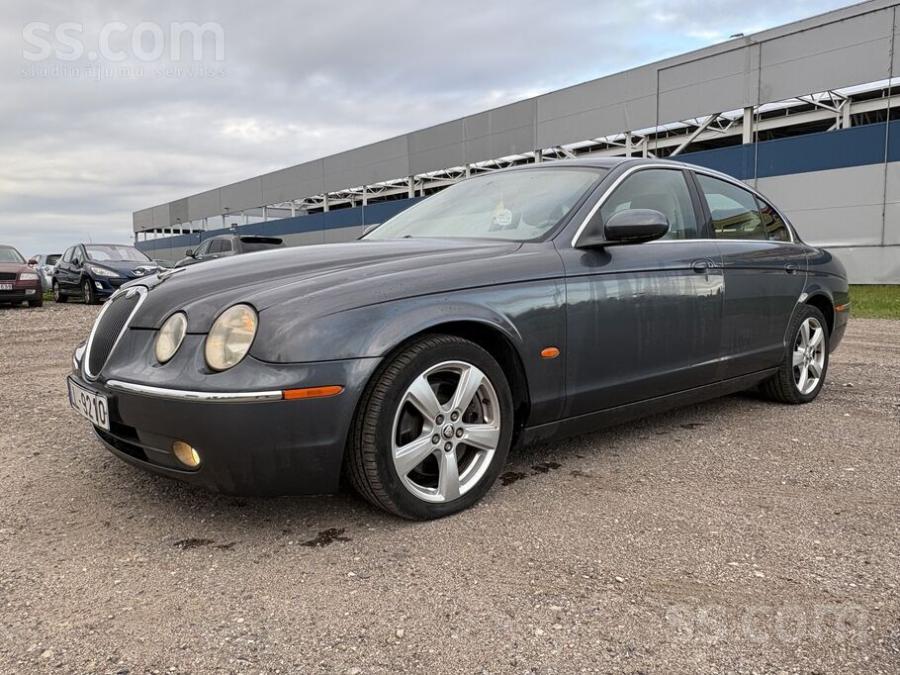 Grey Jaguar S-Type 2004 in Daugavpils, with an engine capacity of 2.70 L and mileage of 348 thousand km for 2950 €, photo 1 on AUTOMOTO.COM.LV