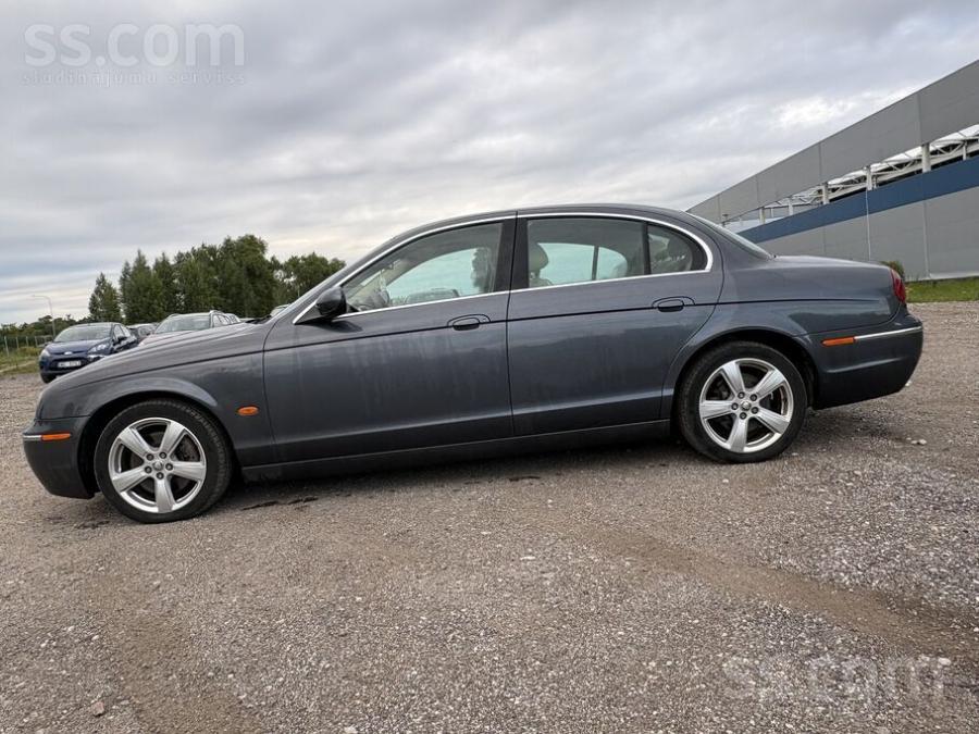 Grey Jaguar S-Type 2004 in Daugavpils, with an engine capacity of 2.70 L and mileage of 348 thousand km for 2950 €, photo 3 on AUTOMOTO.COM.LV