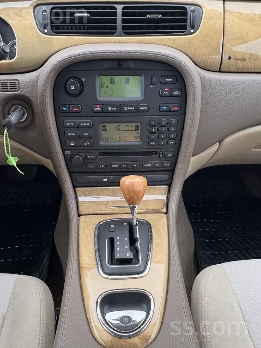 Grey Jaguar S-Type 2004 in Daugavpils, with an engine capacity of 2.70 L and mileage of 348 thousand km for 2950 €, photo 12 on AUTOMOTO.COM.LV