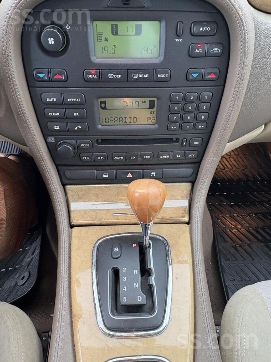 Grey Jaguar S-Type 2004 in Daugavpils, with an engine capacity of 2.70 L and mileage of 348 thousand km for 2950 €, photo 18 on AUTOMOTO.COM.LV