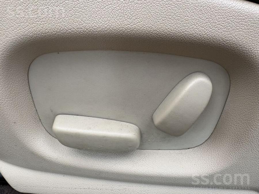 Grey Jaguar S-Type 2004 in Daugavpils, with an engine capacity of 2.70 L and mileage of 348 thousand km for 2950 €, photo 21 on AUTOMOTO.COM.LV
