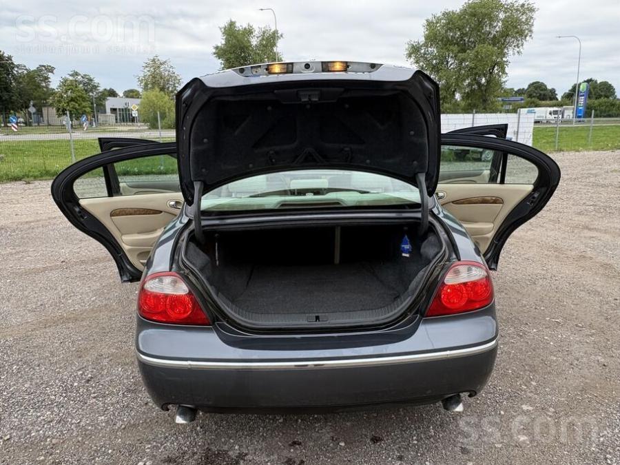 Grey Jaguar S-Type 2004 in Daugavpils, with an engine capacity of 2.70 L and mileage of 348 thousand km for 2950 €, photo 26 on AUTOMOTO.COM.LV