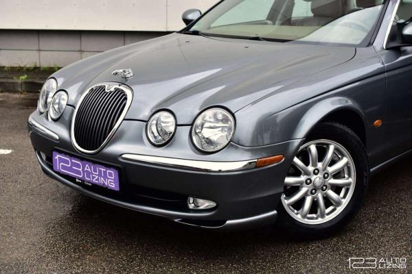 Grey Jaguar S-Type 2004 in Kretinga, with an engine capacity of 3.00 L and mileage of 202 thousand km for 3450 €, photo 4 on AUTOMOTO.COM.LV