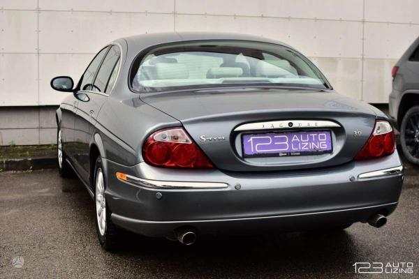 Grey Jaguar S-Type 2004 in Kretinga, with an engine capacity of 3.00 L and mileage of 202 thousand km for 3450 €, photo 7 on AUTOMOTO.COM.LV