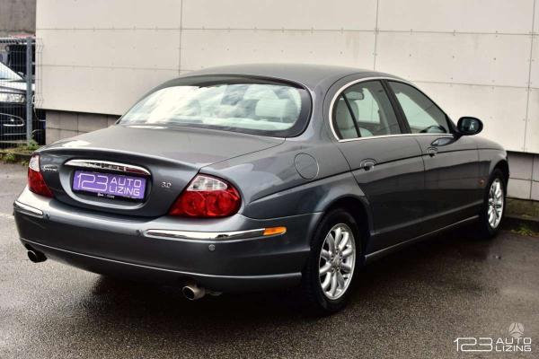 Grey Jaguar S-Type 2004 in Kretinga, with an engine capacity of 3.00 L and mileage of 202 thousand km for 3450 €, photo 9 on AUTOMOTO.COM.LV