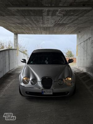 Pelēks Jaguar S-Type 2005 Kauņa, ar dzinēja tilpumu 2.70 L un nobraukumu 268 tūkst. km par 4000 €, foto  vietnē AUTOMOTO.COM.LV