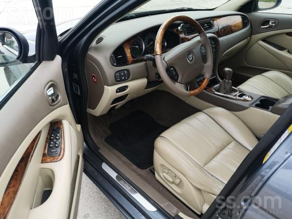 Grey Jaguar S-Type 2005 in Riga, with an engine capacity of 2.70 L and mileage of 0 thousand km for 2590 €, photo 10 on AUTOMOTO.COM.LV