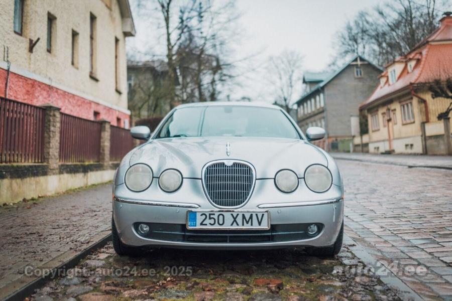 Pelēks Jaguar S-Type 2006 Tallina, ar dzinēja tilpumu 2.70 L un nobraukumu 210 tūkst. km par 4200 €, foto 4 vietnē AUTOMOTO.COM.LV