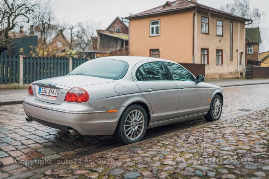 Pelēks Jaguar S-Type 2006 Tallina, ar dzinēja tilpumu 2.70 L un nobraukumu 210 tūkst. km par 4200 €, foto 8 vietnē AUTOMOTO.COM.LV