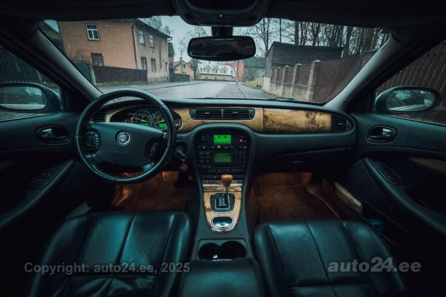 Pelēks Jaguar S-Type 2006 Tallina, ar dzinēja tilpumu 2.70 L un nobraukumu 210 tūkst. km par 4200 €, foto 17 vietnē AUTOMOTO.COM.LV