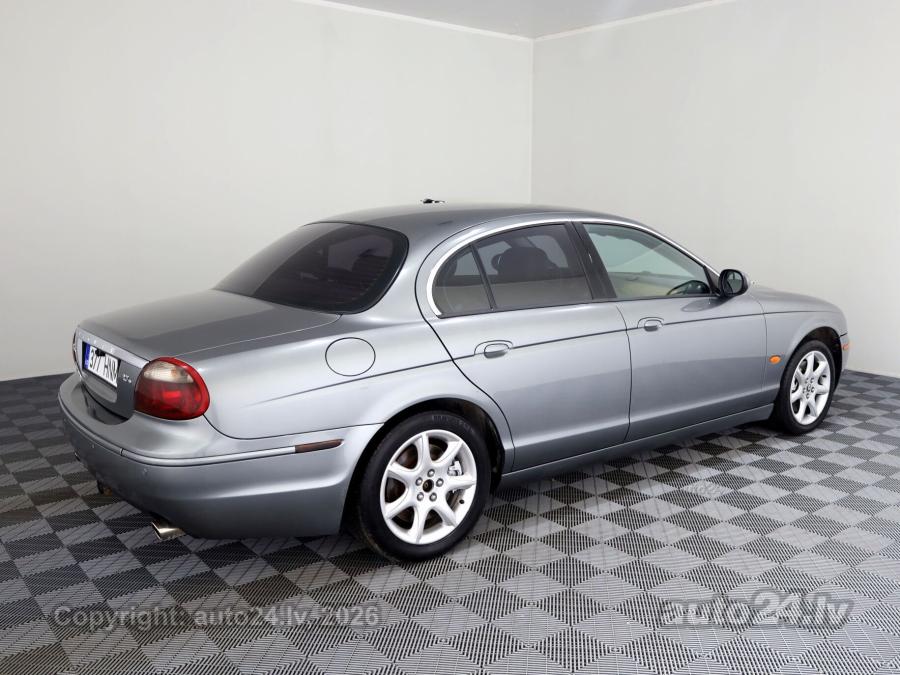 Grey Jaguar S-Type 2006 in Tallinn, with an engine capacity of 2.70 L and mileage of 362 thousand km for 1499 €, photo 4 on AUTOMOTO.COM.LV