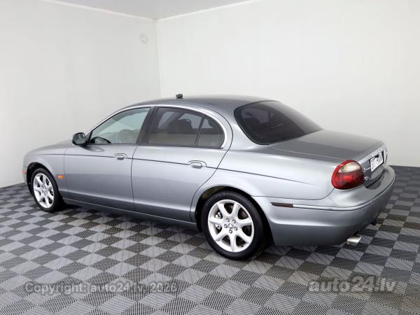 Grey Jaguar S-Type 2006 in Tallinn, with an engine capacity of 2.70 L and mileage of 362 thousand km for 1499 €, photo 4 on AUTOMOTO.COM.LV