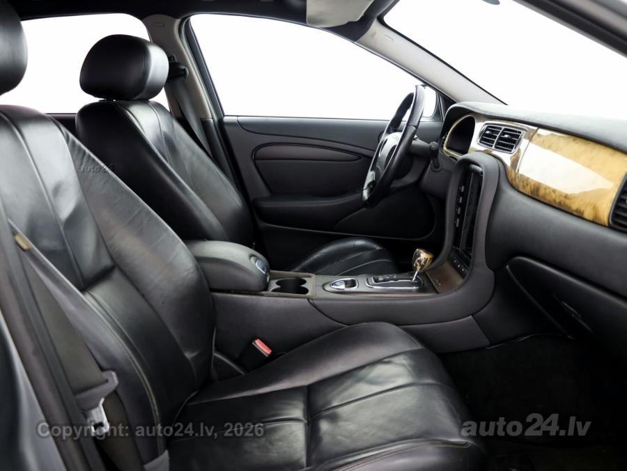 Grey Jaguar S-Type 2006 in Tallinn, with an engine capacity of 2.70 L and mileage of 362 thousand km for 1499 €, photo 7 on AUTOMOTO.COM.LV