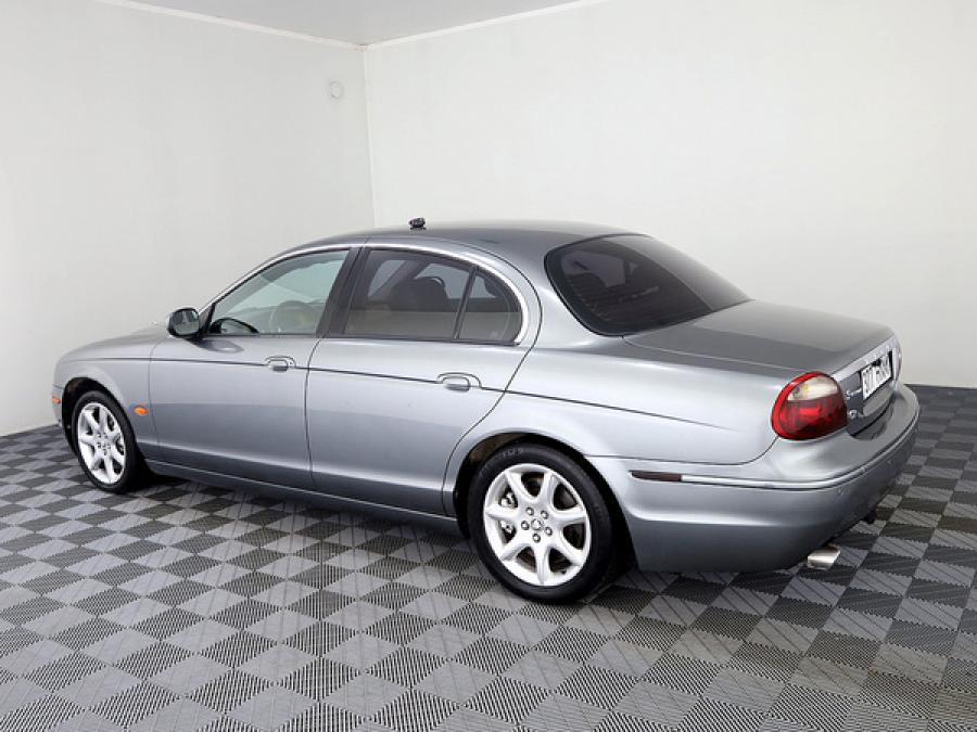 Pelēks Jaguar S-Type 2006 Tallina, ar dzinēja tilpumu 2.70 L un nobraukumu 362 tūkst. km par 1499 €, foto 5 vietnē AUTOMOTO.COM.LV