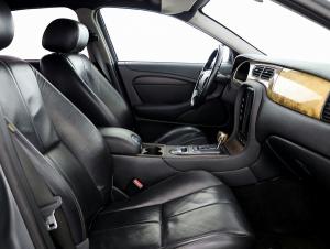 Pelēks Jaguar S-Type 2006 Tallina, ar dzinēja tilpumu 2.70 L un nobraukumu 362 tūkst. km par 1499 €, foto 7 vietnē AUTOMOTO.COM.LV