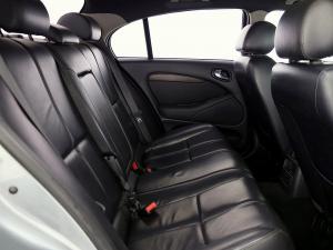 Pelēks Jaguar S-Type 2006 Tallina, ar dzinēja tilpumu 2.70 L un nobraukumu 362 tūkst. km par 1499 €, foto 8 vietnē AUTOMOTO.COM.LV