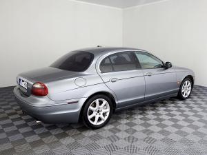 Pelēks Jaguar S-Type 2006 Tallina, ar dzinēja tilpumu 2.70 L un nobraukumu 362 tūkst. km par 1499 €, foto 13 vietnē AUTOMOTO.COM.LV