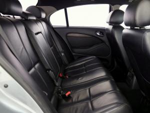 Pelēks Jaguar S-Type 2006 Tallina, ar dzinēja tilpumu 2.70 L un nobraukumu 362 tūkst. km par 1499 €, foto 17 vietnē AUTOMOTO.COM.LV