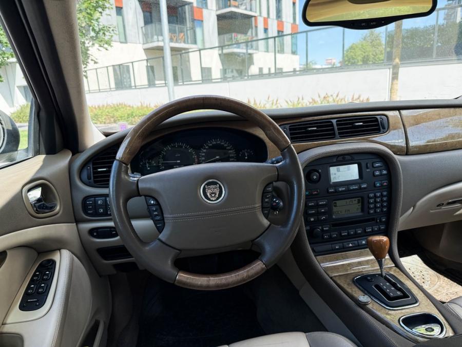 Jaguar S-Type 2003 in Tallinn, with an engine capacity of 2.50 L and mileage of 276 thousand km for 2200 €, photo 21 on AUTOMOTO.COM.LV