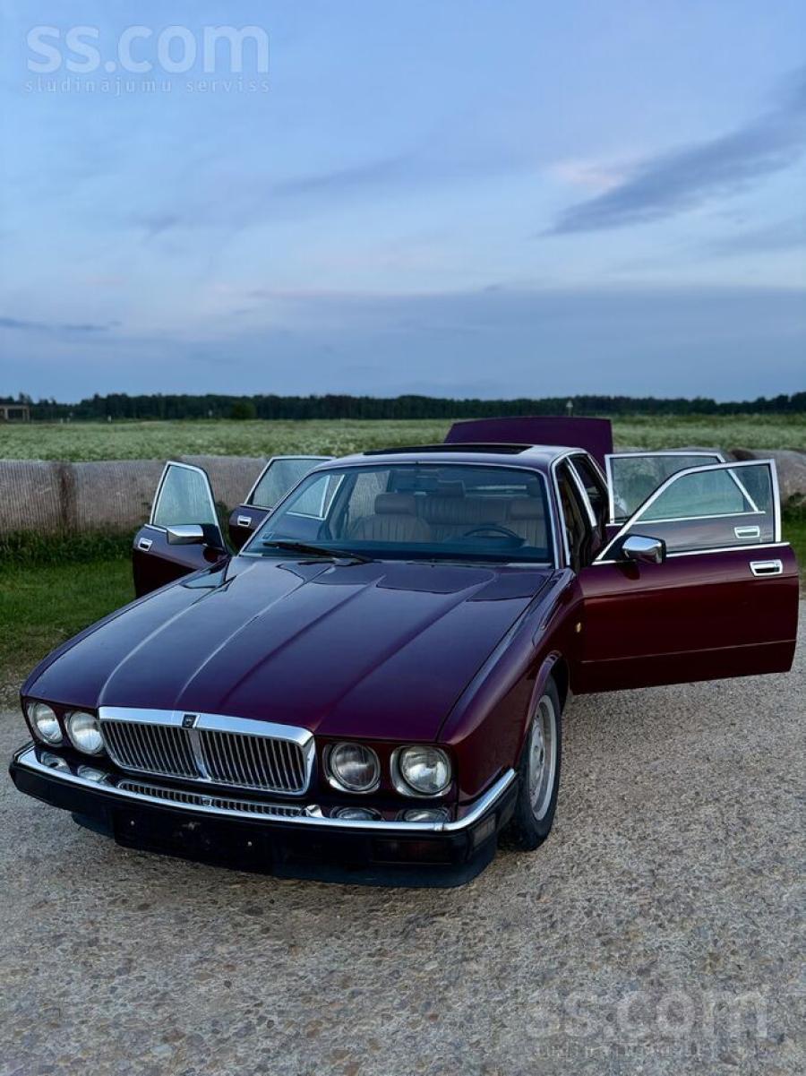 Sarkans Jaguar Sovereign 1989 Rīga, ar dzinēja tilpumu 3.00 L un nobraukumu 173 tūkst. km par 2000 €, foto 1 vietnē AUTOMOTO.COM.LV