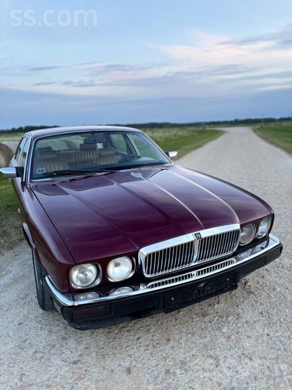 Sarkans Jaguar Sovereign 1989 Rīga, ar dzinēja tilpumu 3.00 L un nobraukumu 173 tūkst. km par 2000 €, foto 3 vietnē AUTOMOTO.COM.LV