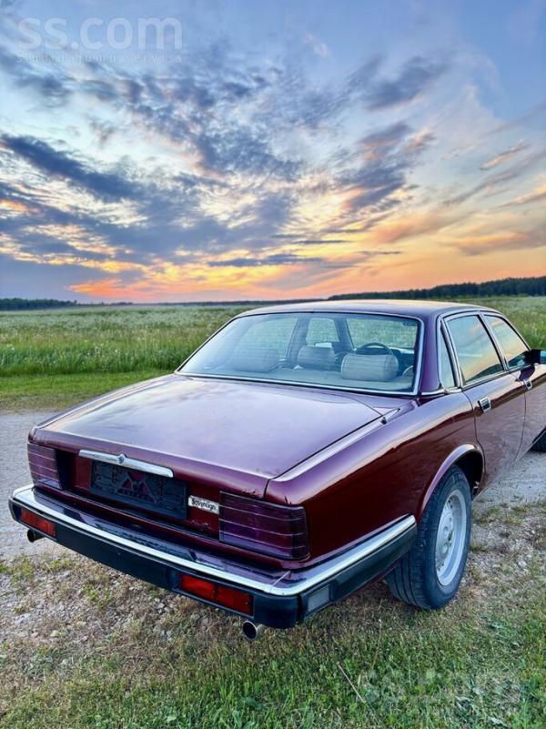 Sarkans Jaguar Sovereign 1989 Rīga, ar dzinēja tilpumu 3.00 L un nobraukumu 173 tūkst. km par 2000 €, foto 4 vietnē AUTOMOTO.COM.LV