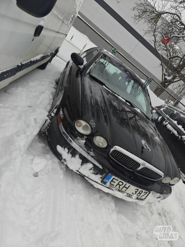 Melns Jaguar X-Type 2001 Viļņa, ar dzinēja tilpumu 3.00 L un nobraukumu 207 tūkst. km par 1400 €, foto 2 vietnē AUTOMOTO.COM.LV