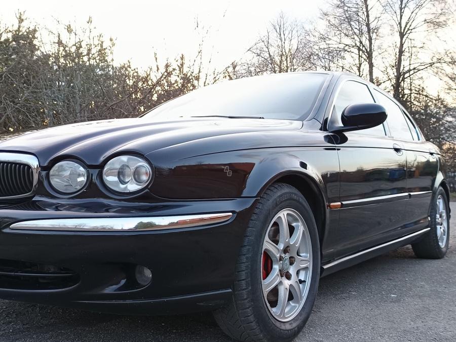 Melns Jaguar X-Type 2002 Alīta, ar dzinēja tilpumu 2.10 L un nobraukumu 257 tūkst. km par 999 €, foto 9 vietnē AUTOMOTO.COM.LV