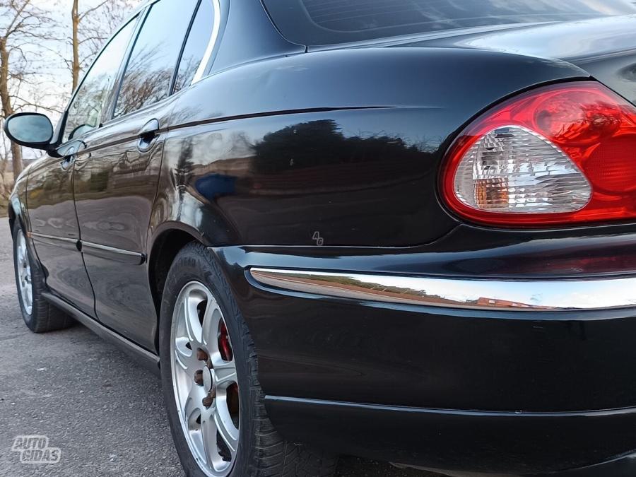 Melns Jaguar X-Type 2002 Alīta, ar dzinēja tilpumu 2.10 L un nobraukumu 257 tūkst. km par 999 €, foto 12 vietnē AUTOMOTO.COM.LV