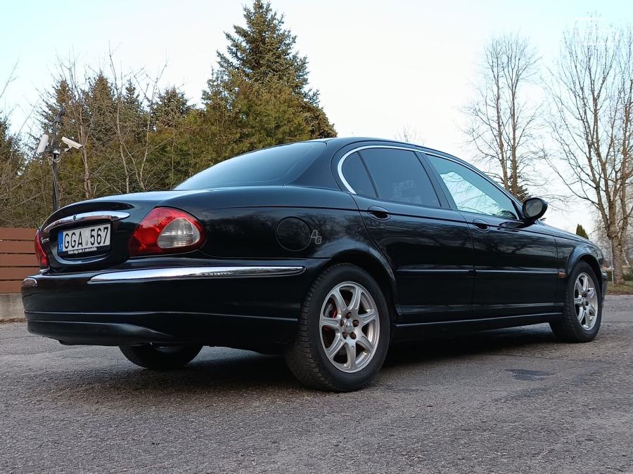 Melns Jaguar X-Type 2002 Alīta, ar dzinēja tilpumu 2.10 L un nobraukumu 257 tūkst. km par 999 €, foto 15 vietnē AUTOMOTO.COM.LV