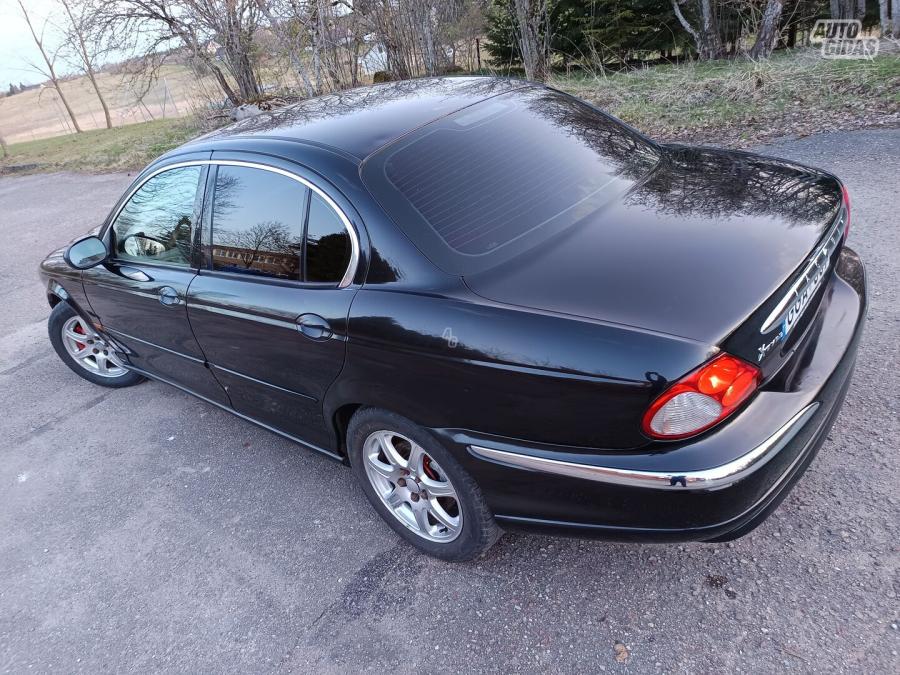 Melns Jaguar X-Type 2002 Alīta, ar dzinēja tilpumu 2.10 L un nobraukumu 257 tūkst. km par 999 €, foto 19 vietnē AUTOMOTO.COM.LV