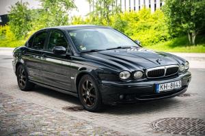 Black Jaguar X-Type 2004 in Riga, with an engine capacity of 2.00 L and mileage of 0 thousand km for 590 €, photo 3 on AUTOMOTO.COM.LV