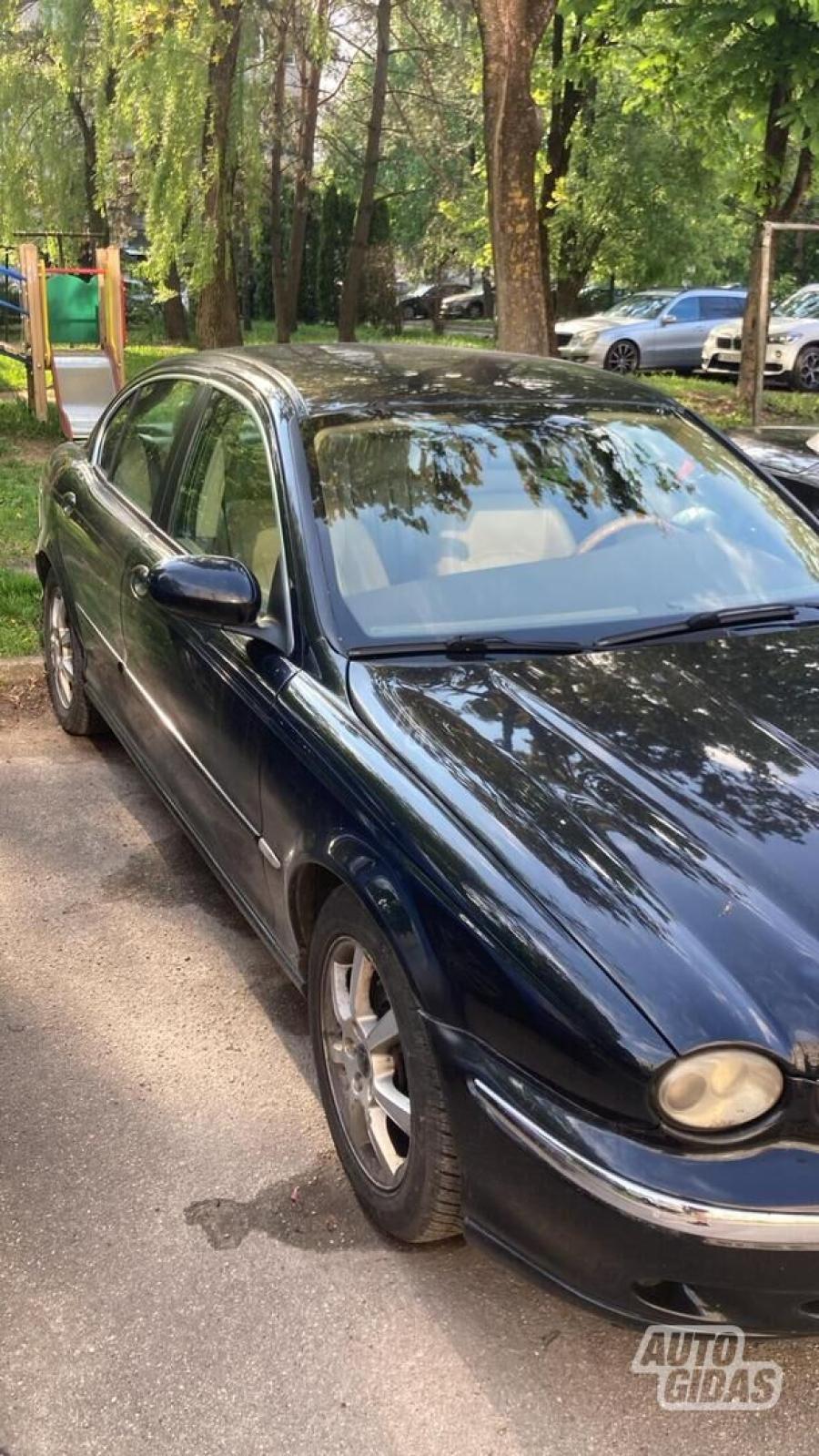 Melns Jaguar X-Type 2006 Viļņa, ar dzinēja tilpumu 2.00 L un nobraukumu 242 tūkst. km par 1000 €, foto 4 vietnē AUTOMOTO.COM.LV