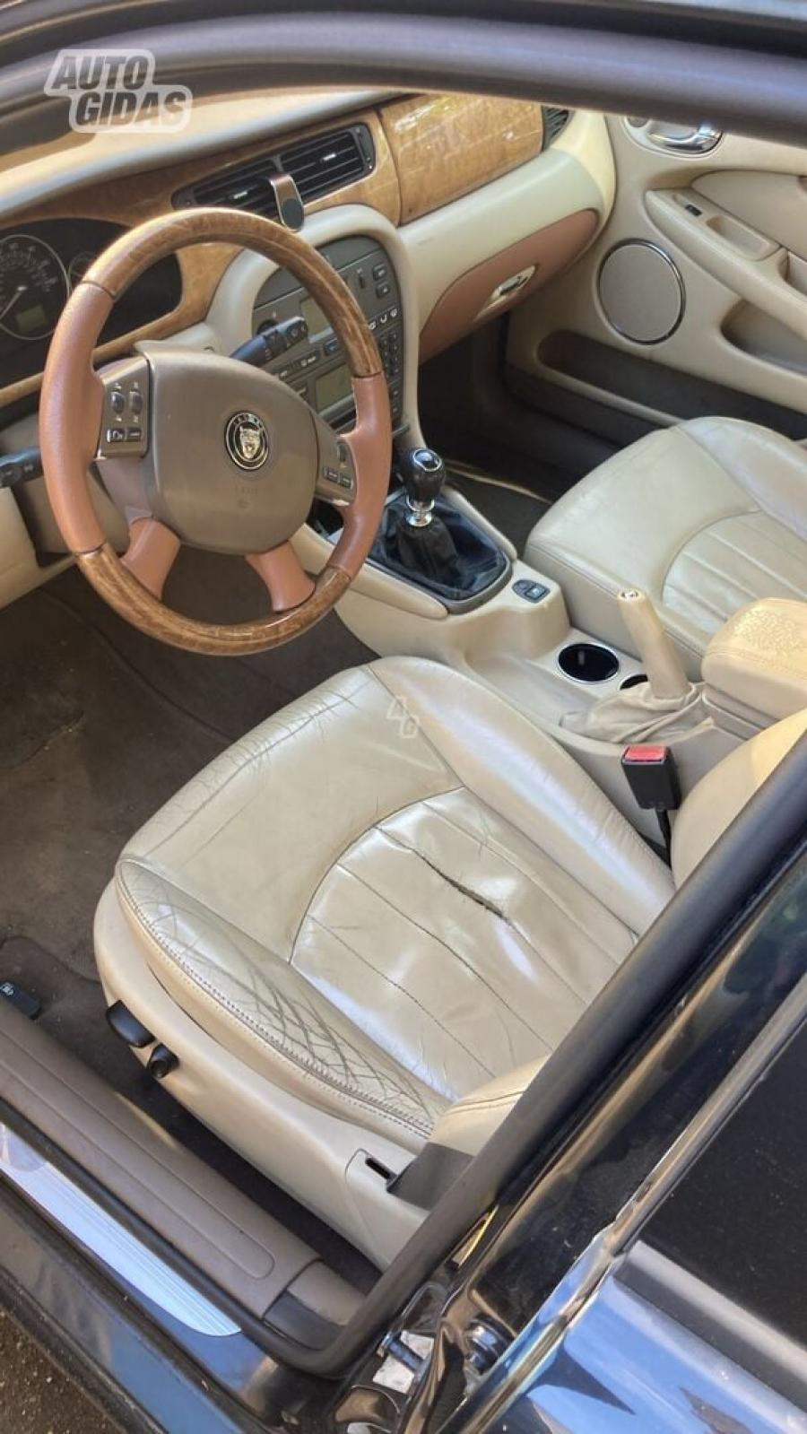 Melns Jaguar X-Type 2006 Viļņa, ar dzinēja tilpumu 2.00 L un nobraukumu 242 tūkst. km par 1000 €, foto 8 vietnē AUTOMOTO.COM.LV