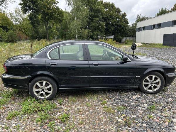 Melns Jaguar X-Type 2006 Viļņa, ar dzinēja tilpumu 2.00 L un nobraukumu 243 tūkst. km par 999 €, foto 4 vietnē AUTOMOTO.COM.LV