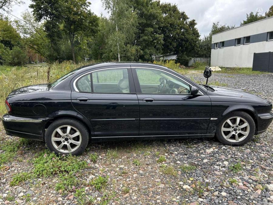 Melns Jaguar X-Type 2006 Viļņa, ar dzinēja tilpumu 2.00 L un nobraukumu 243 tūkst. km par 999 €, foto 4 vietnē AUTOMOTO.COM.LV