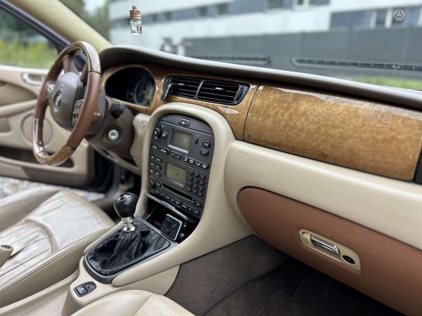 Melns Jaguar X-Type 2006 Viļņa, ar dzinēja tilpumu 2.00 L un nobraukumu 243 tūkst. km par 999 €, foto 7 vietnē AUTOMOTO.COM.LV