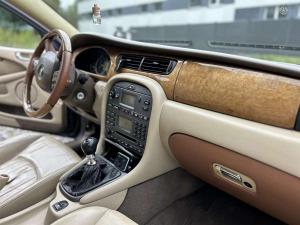 Melns Jaguar X-Type 2006 Viļņa, ar dzinēja tilpumu 2.00 L un nobraukumu 243 tūkst. km par 999 €, foto 7 vietnē AUTOMOTO.COM.LV