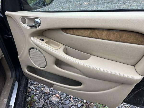 Melns Jaguar X-Type 2006 Viļņa, ar dzinēja tilpumu 2.00 L un nobraukumu 243 tūkst. km par 999 €, foto 10 vietnē AUTOMOTO.COM.LV