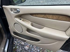 Melns Jaguar X-Type 2006 Viļņa, ar dzinēja tilpumu 2.00 L un nobraukumu 243 tūkst. km par 999 €, foto 10 vietnē AUTOMOTO.COM.LV